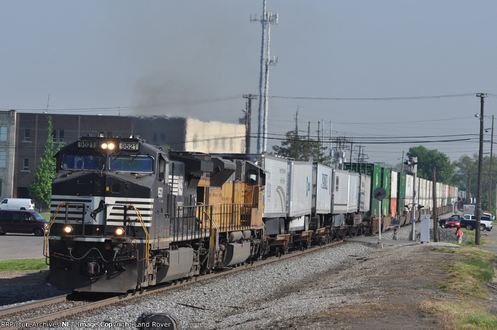 NS 9521 On NS 295 Eastbound